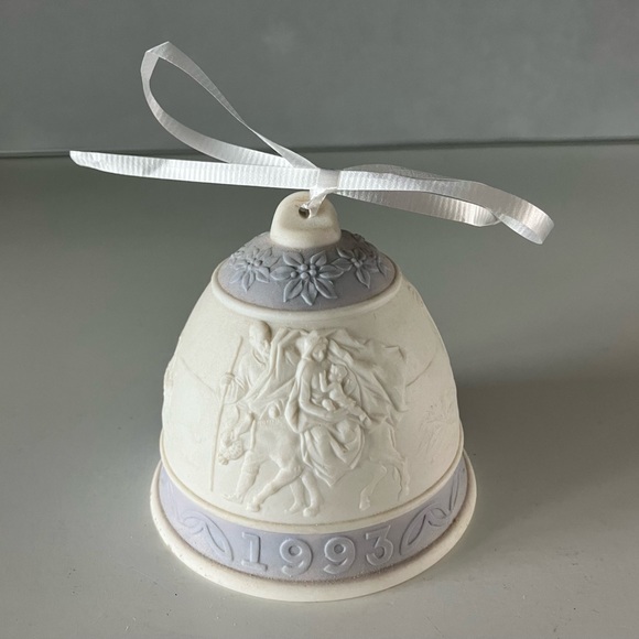Lladro | Holiday | Lladro Christmas Holiday Ornament 994 Porcelain Bell ...